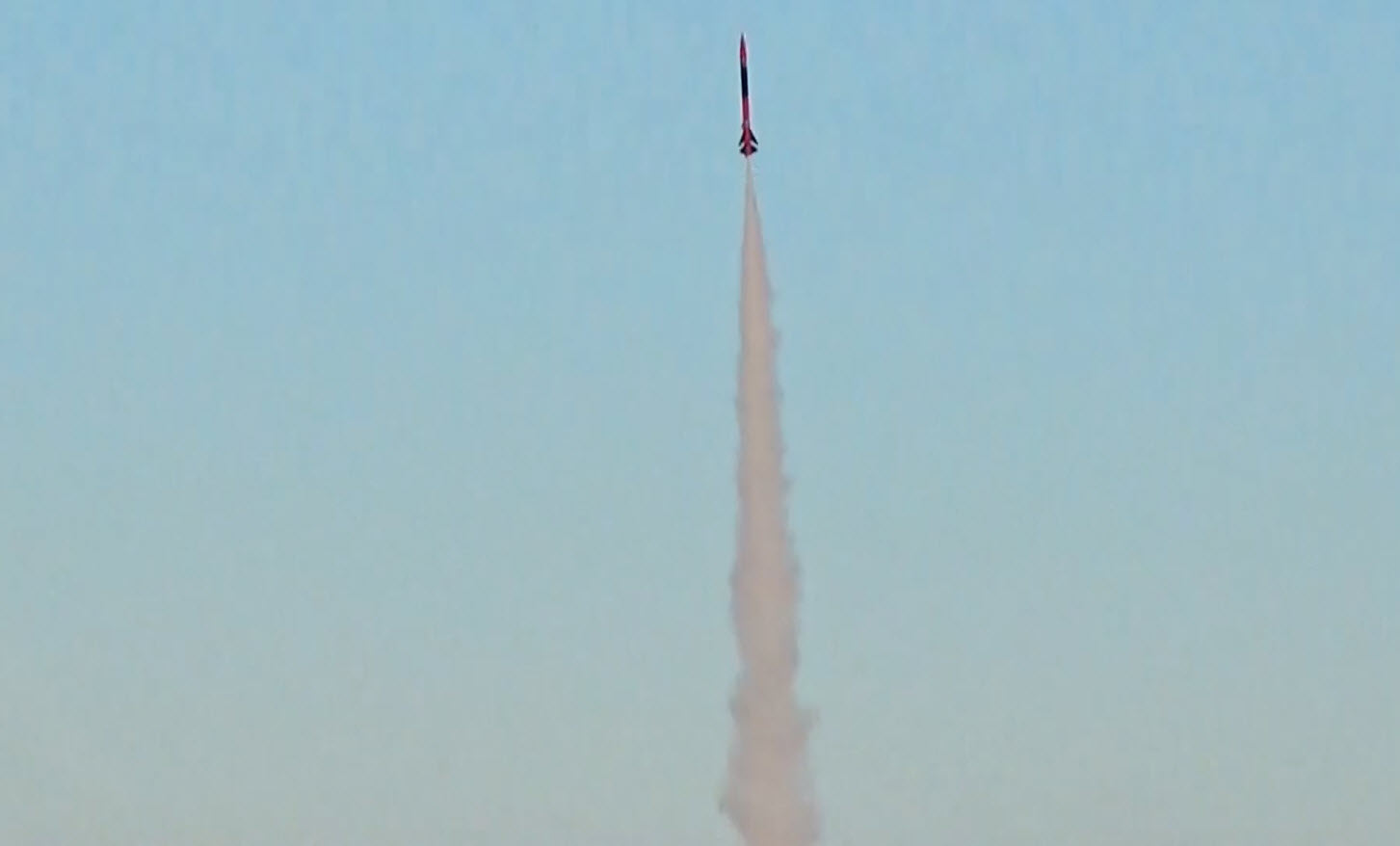 Liftoff and ascent DS-1\DS-1_ascent_capture.jpg