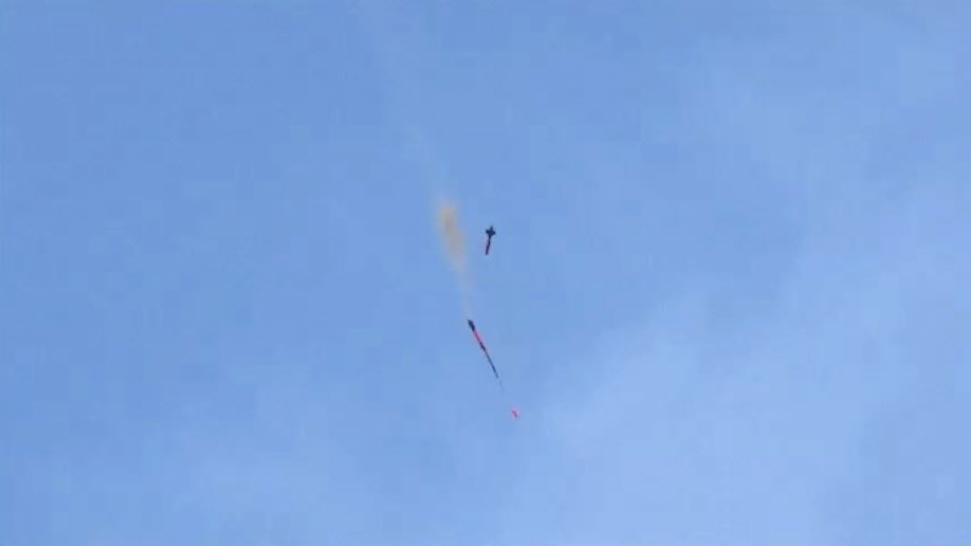 Parachute pyro charge fires Z-19\Image9.jpg