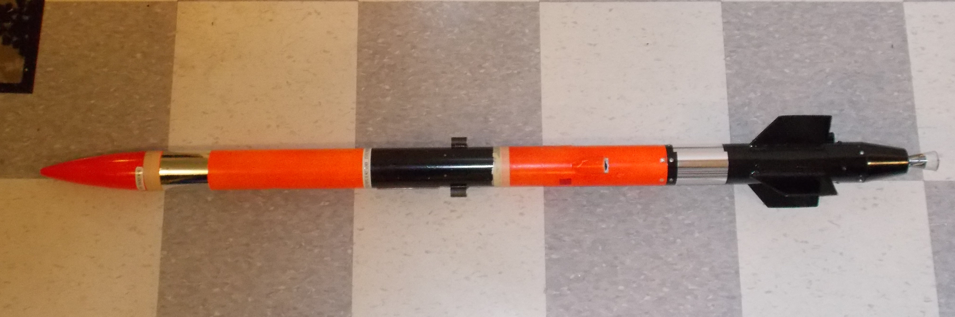 Rocket, in workshop Z-20\DSCN0024a.JPG